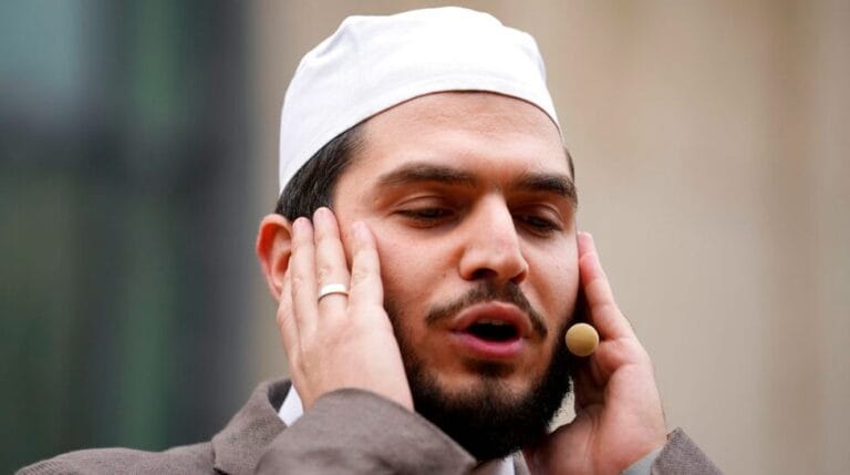 √ Lafaz Azan Cara Jawab dan Doa Selepas Azan (Rumi & Maksud)